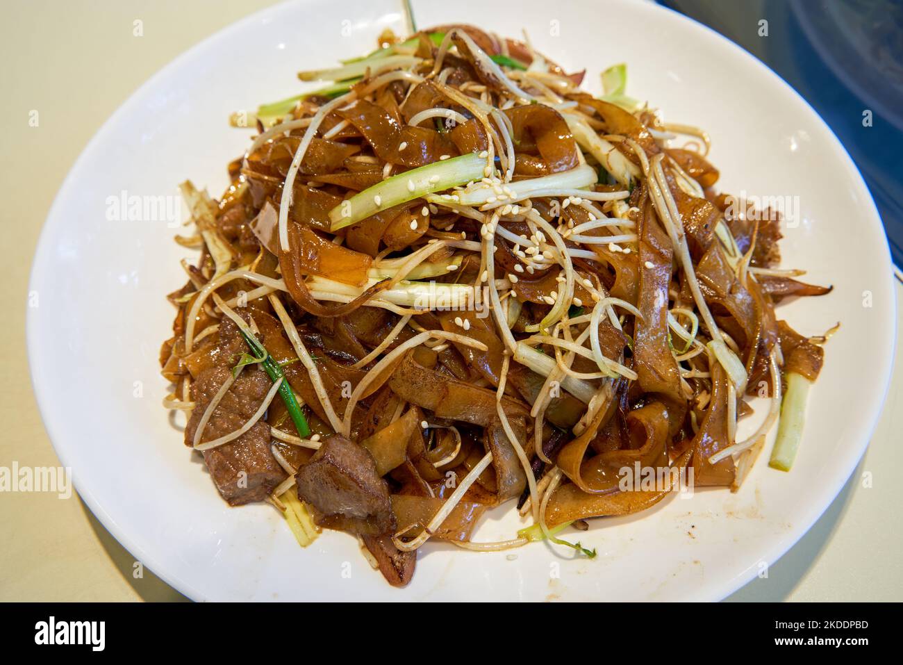 A plate of dry and delicious dry fried beef hor fun Stock Photo - Alamy