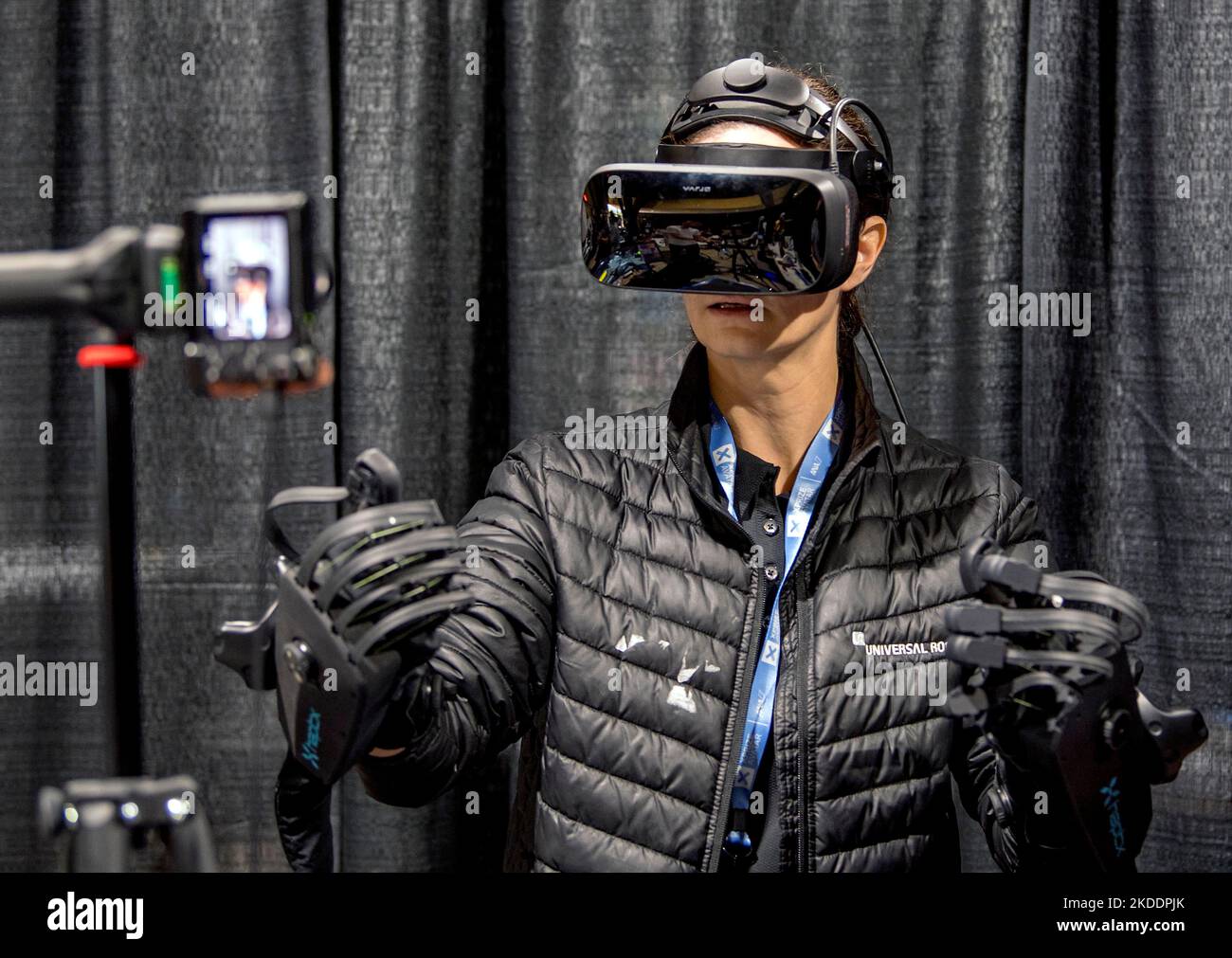 Long Beach, California, USA. 04th Nov, 2022. A robot operator tests the ...
