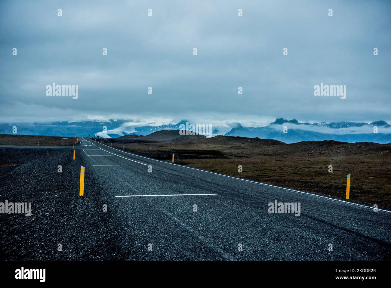 Scenery and road hi-res stock photography and images - Alamy
