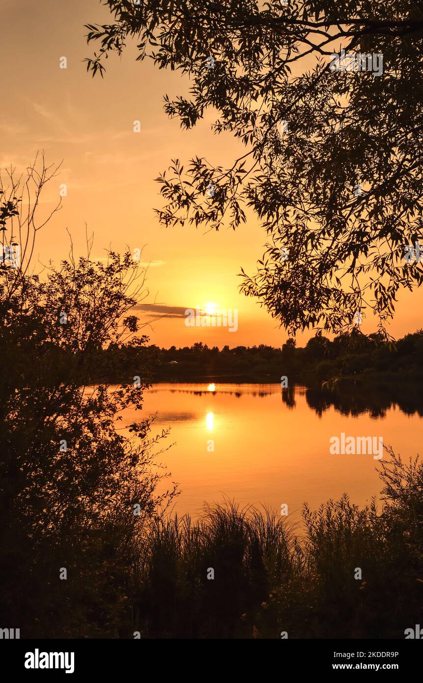 Beautiful summer sunset lake orange hi-res stock photography and images ...