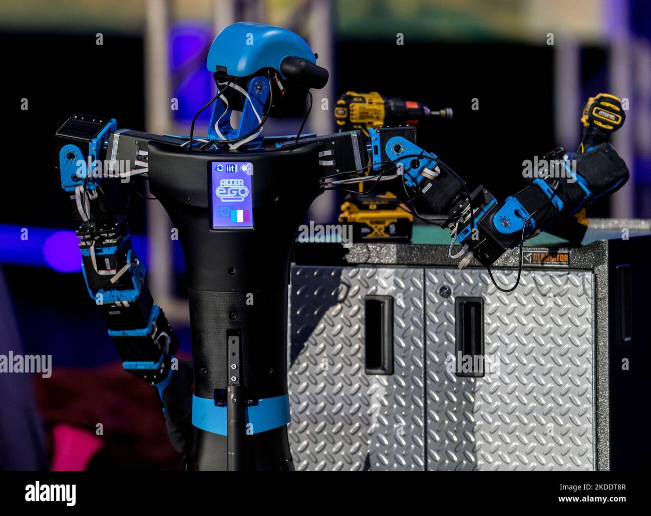 Long Beach, California, USA. 05th Nov, 2022. The robot built by ...