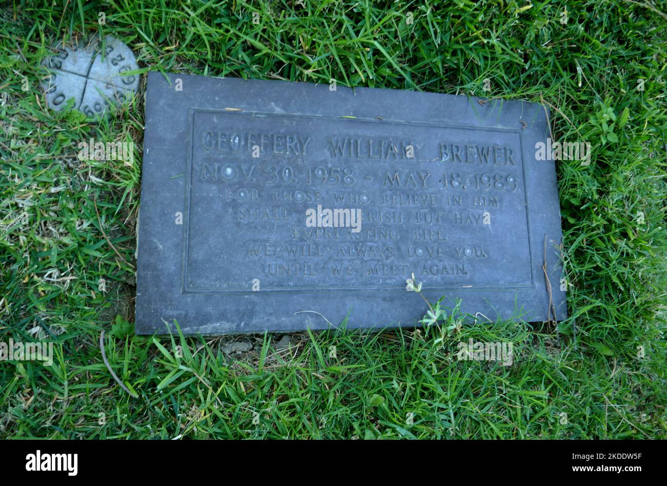 Los Angeles, California, USA 3rd November 2022 Actor Geoff Brewer's Grave in Morning Light ...