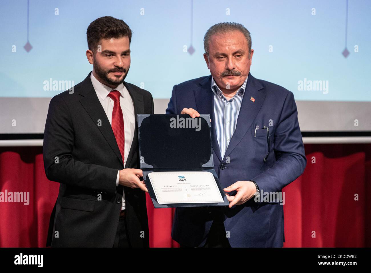 Istanbul, Turkey. 05th Nov, 2022. Mustafa Sentop hands out certificates ...