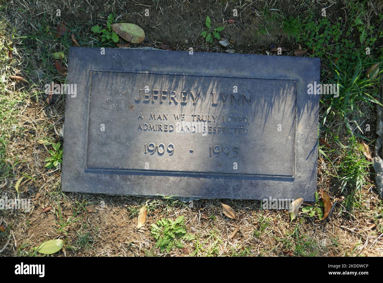 Los Angeles, California, USA 3rd November 2022 Actor Jeffrey Lynn's Grave in Murmuring Trees ...
