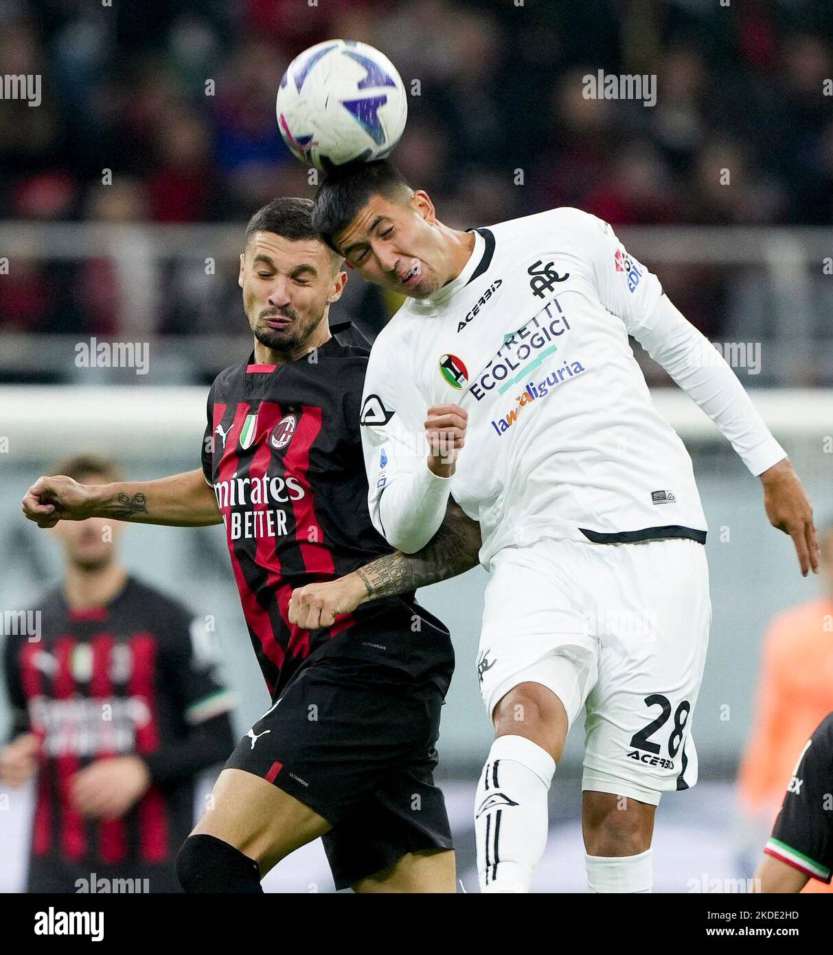 Milan. 5th Nov, 2022. AC Milan's Rade Krunic (front L) vies with Spezia ...
