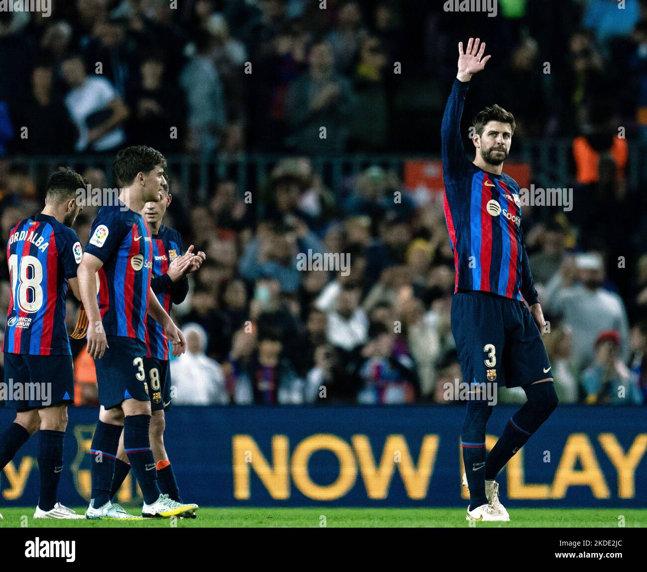 Gerard pique waves hi-res stock photography and images - Alamy