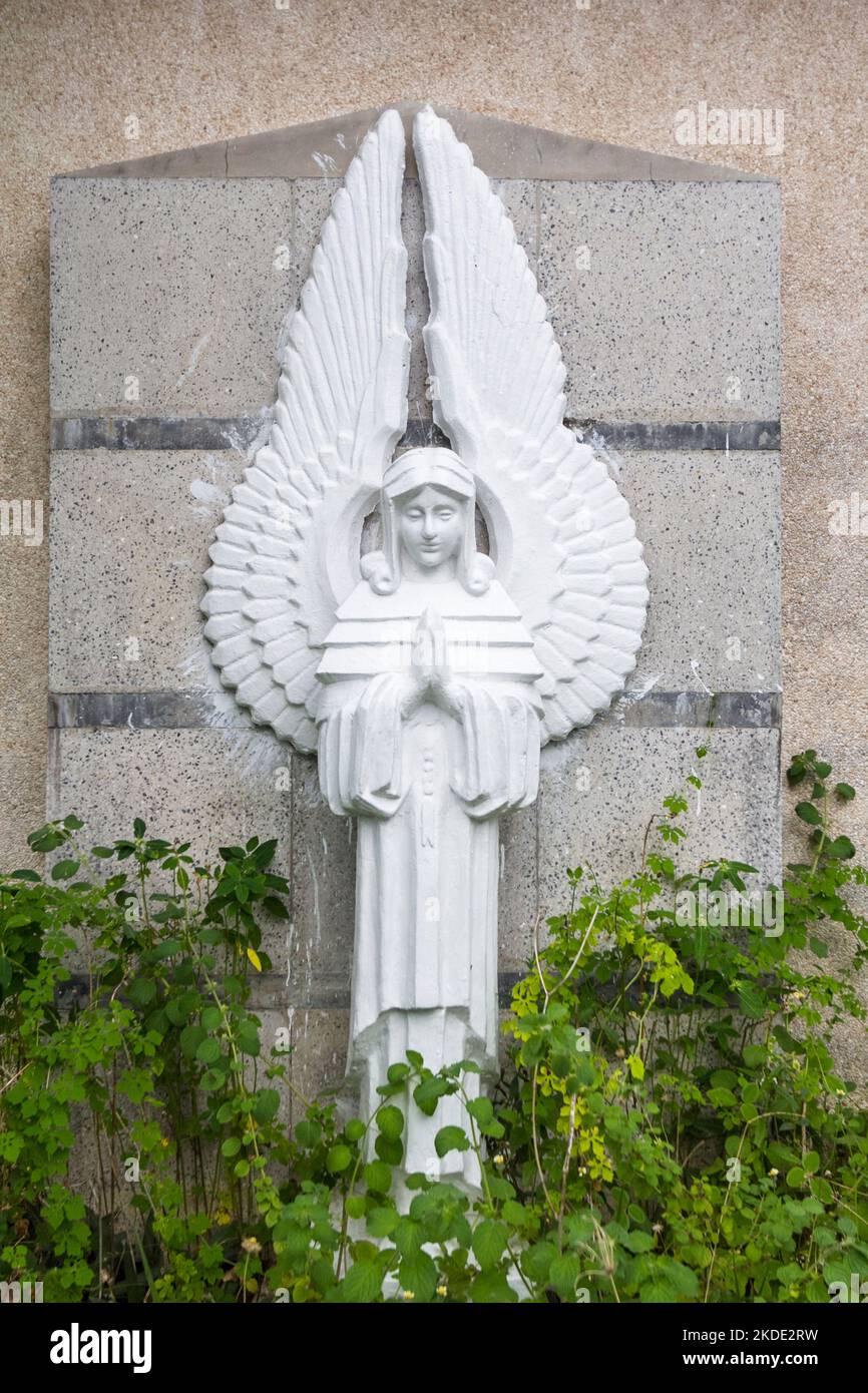Angel sculpture at a cemetery in Aklan, Philippines Stock Photo - Alamy