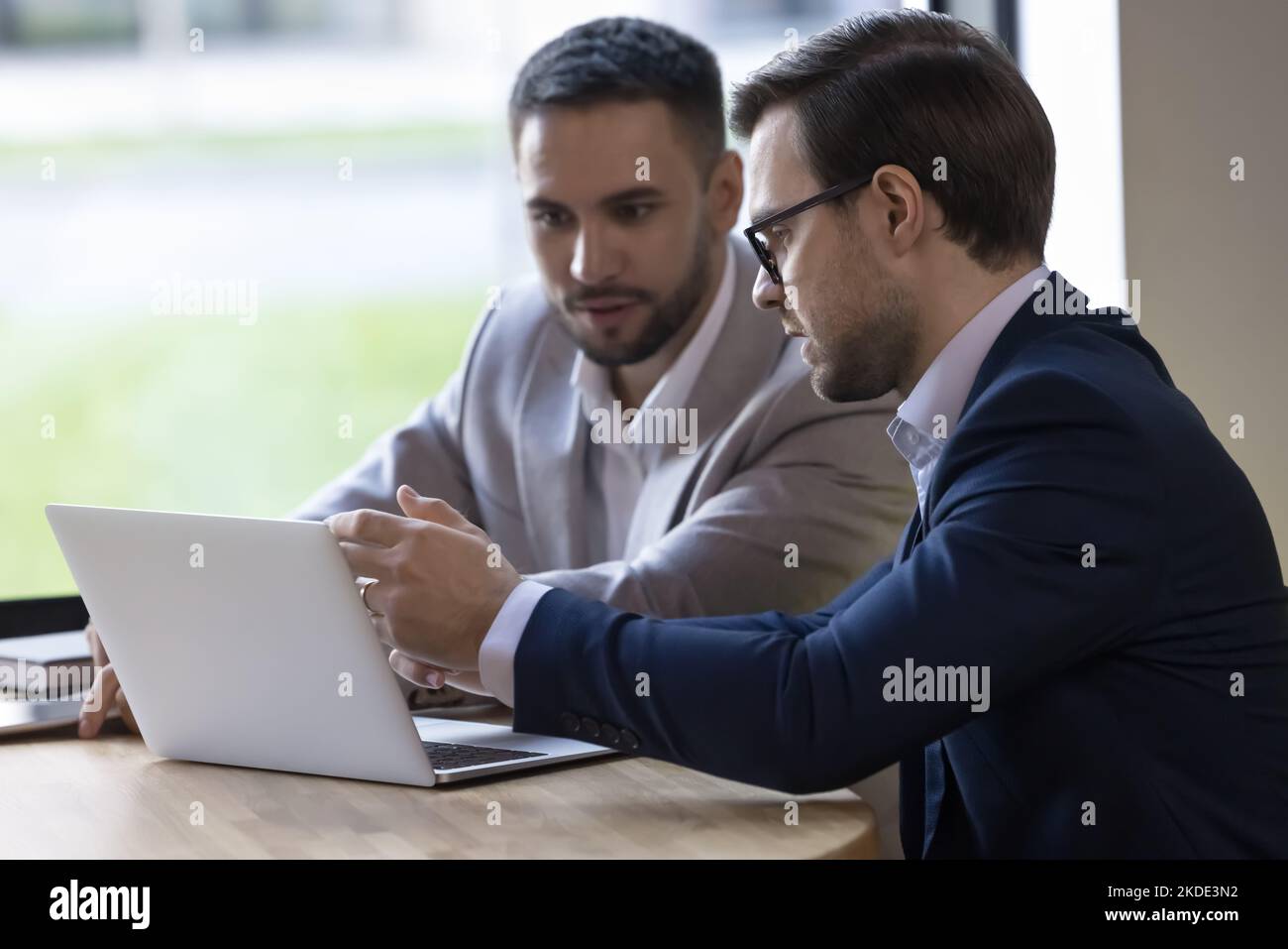Computer men explain hi-res stock photography and images - Alamy