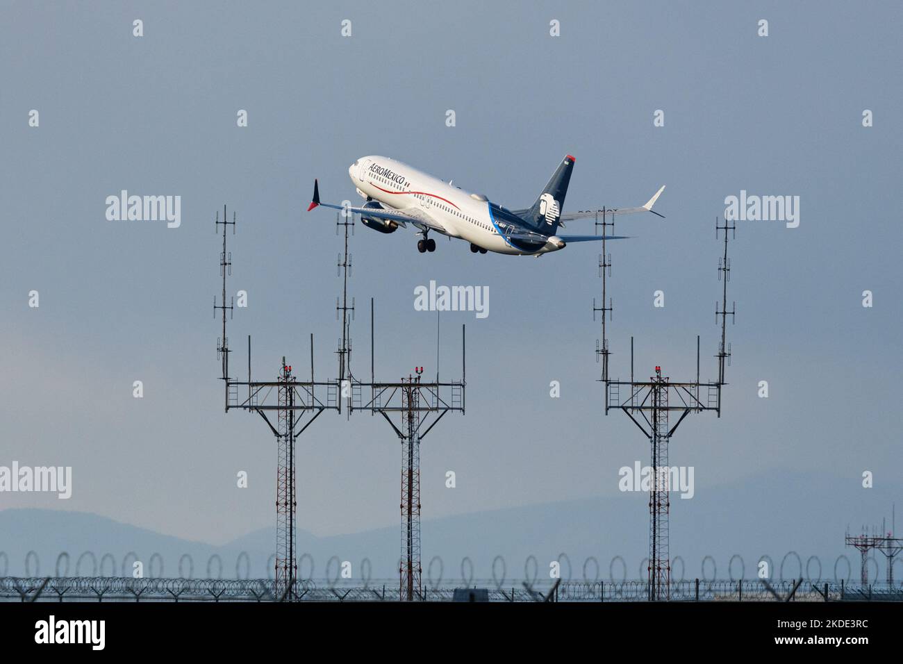 737 8max hi-res stock photography and images - Alamy