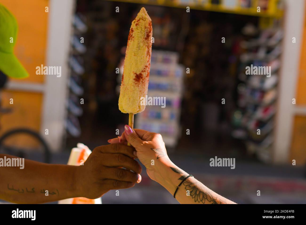 Prepared elotes, traditional Mexican street food Stock Photo - Alamy