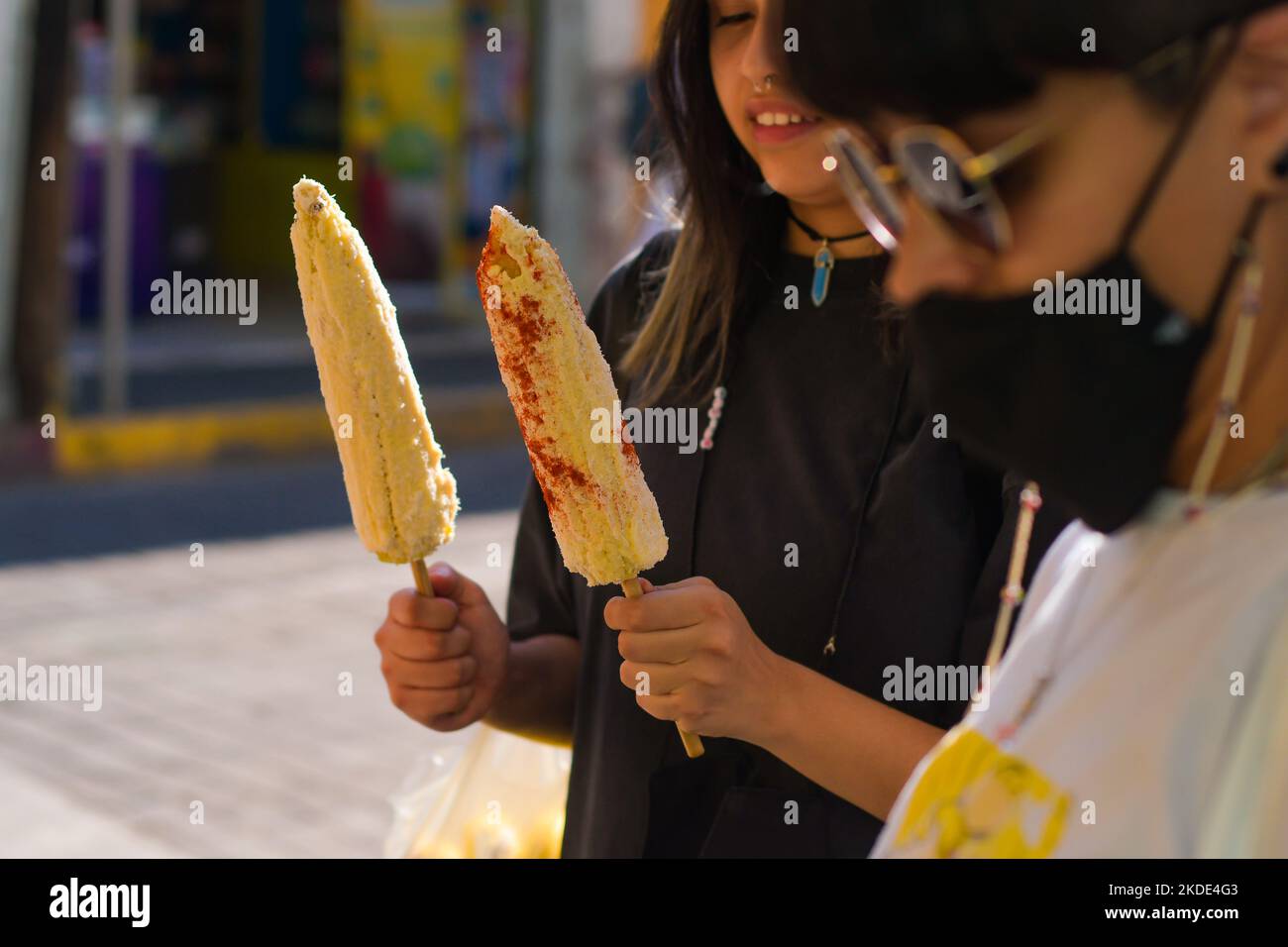 Elotes, traditional Mexican street food Stock Photo - Alamy