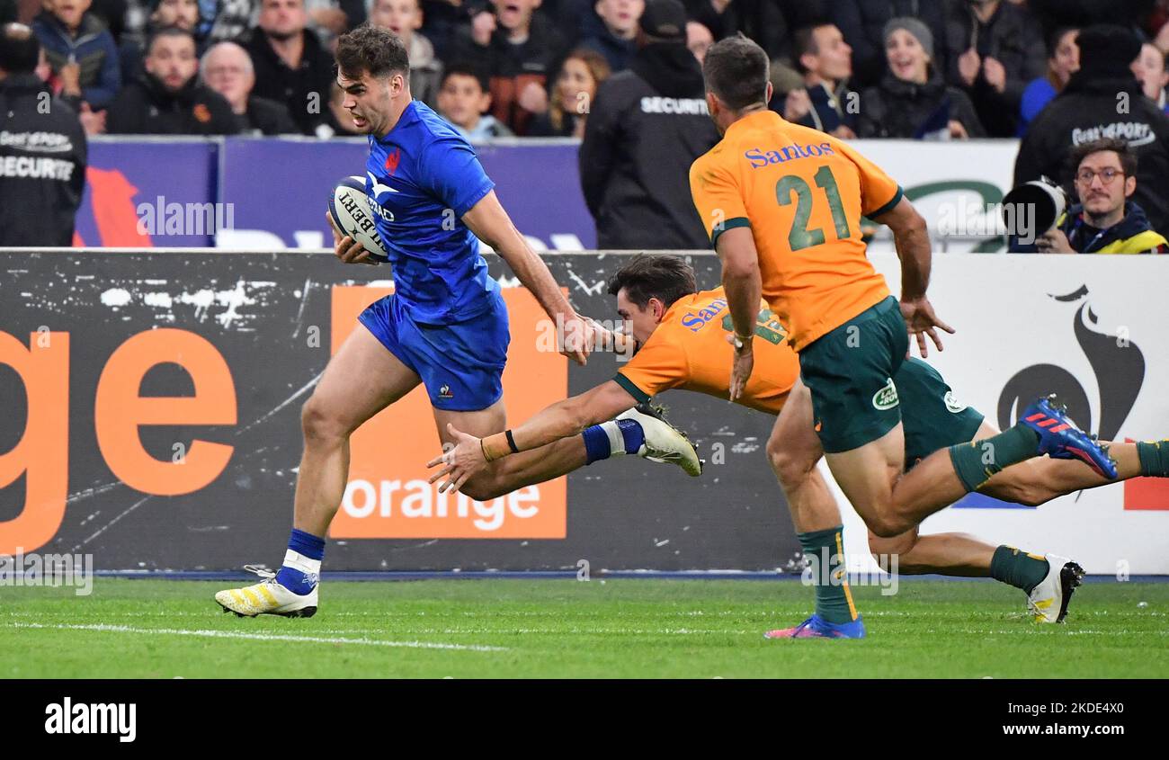 Damien Penaud of France scores a try during the International Friendly ...