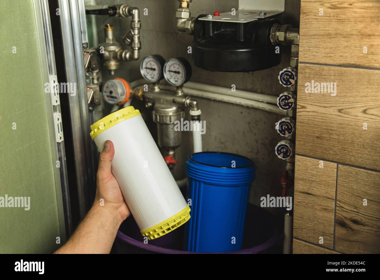 Replacing the filter element in the home water purification system ...