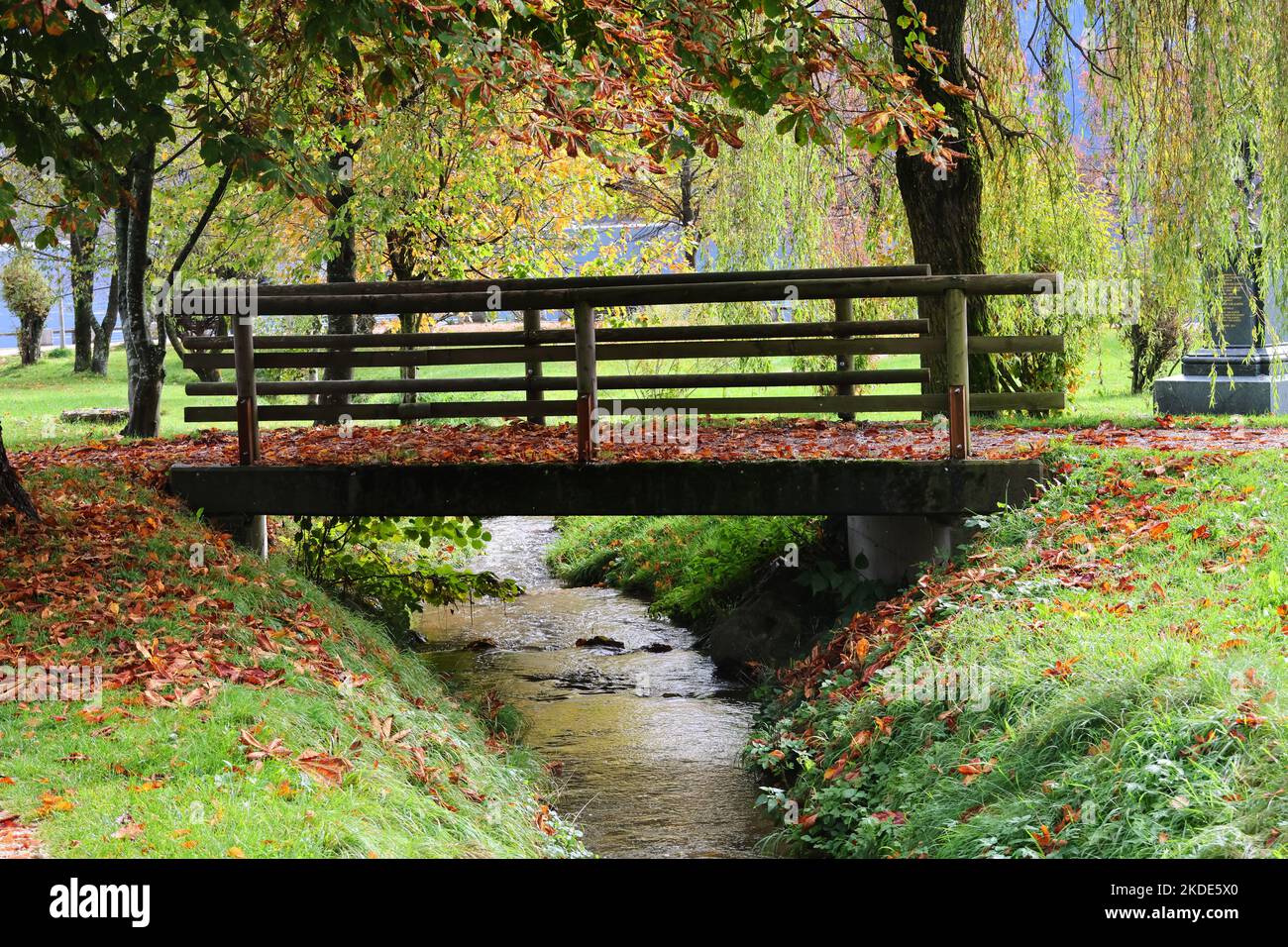 Woodwn bridge hi-res stock photography and images - Alamy