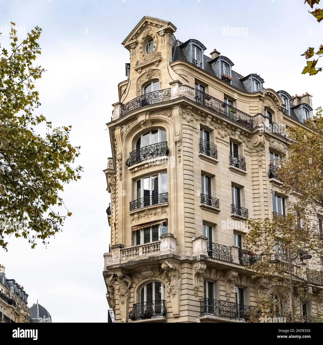 Paris, ancient buildings avenue Daumesnil, typical facades and windows ...