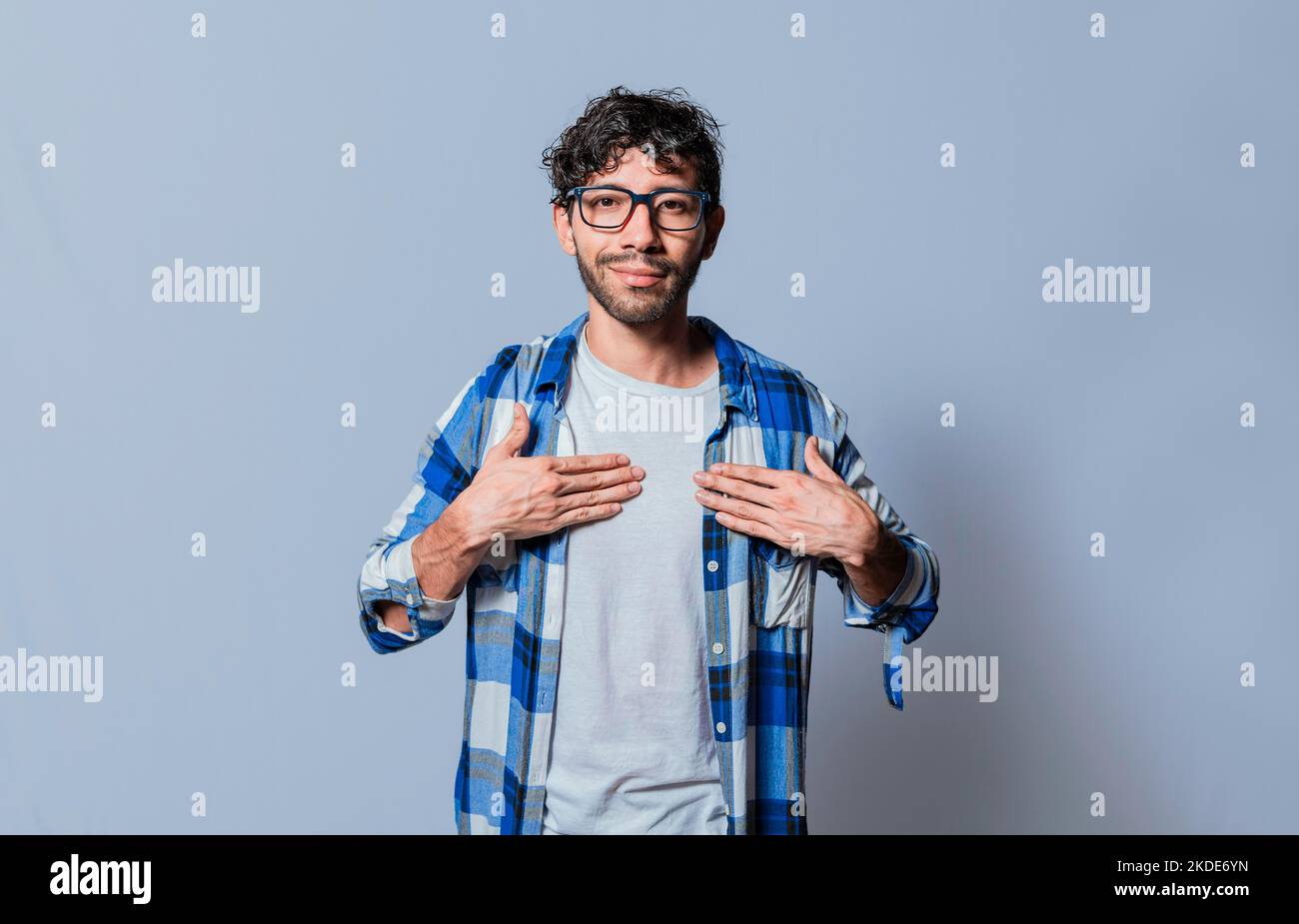Smiling person gesturing the word HAPPINESS in sign language ...