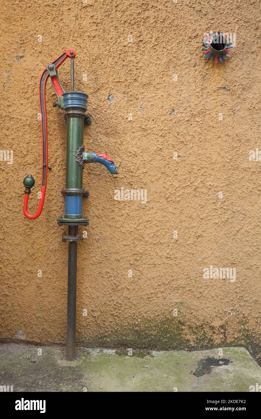 Mechanical pumping well with pipe and water pipe, old, lever ...