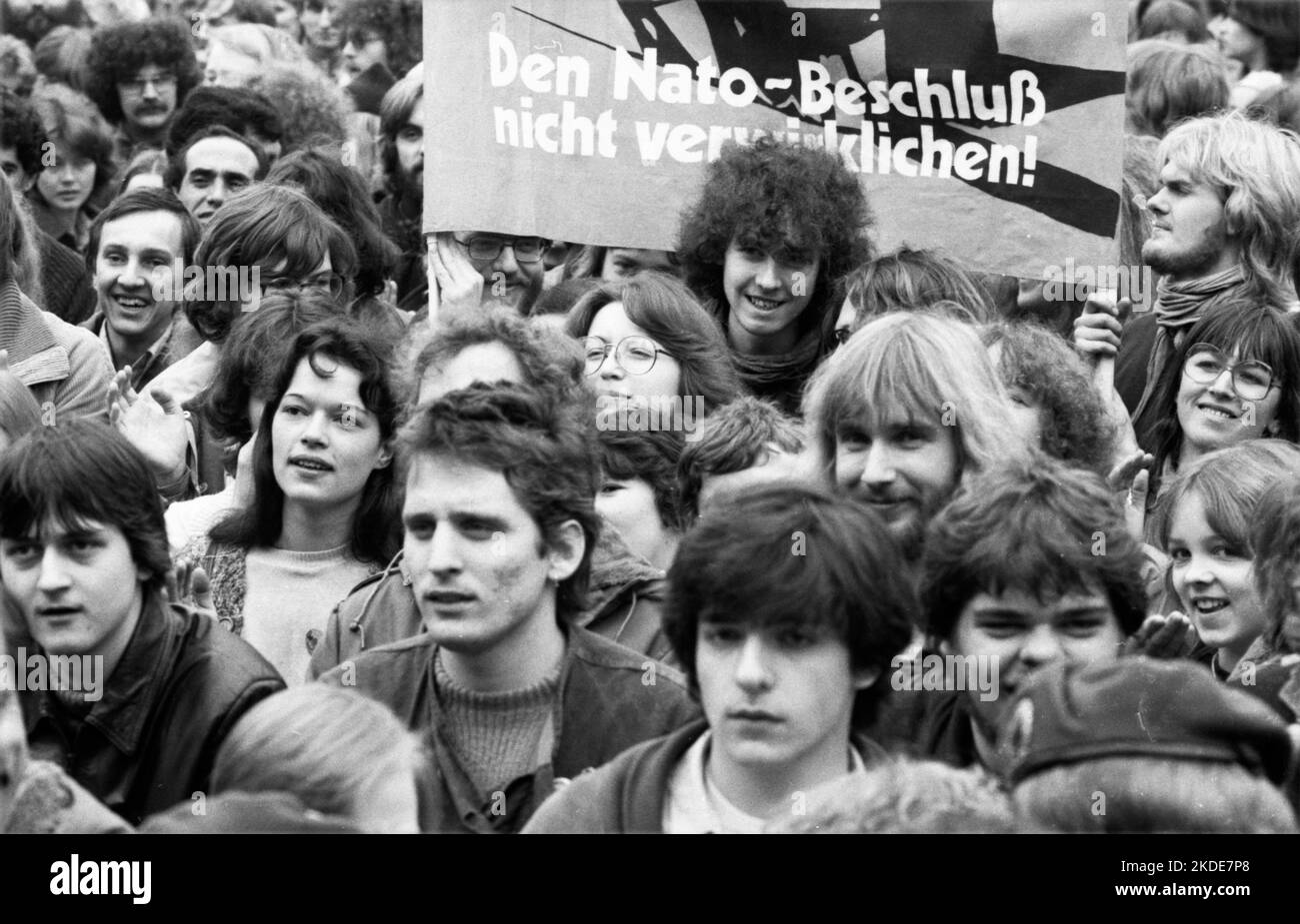 25, 000 called by the peace movement demonstrated against new nuclear ...