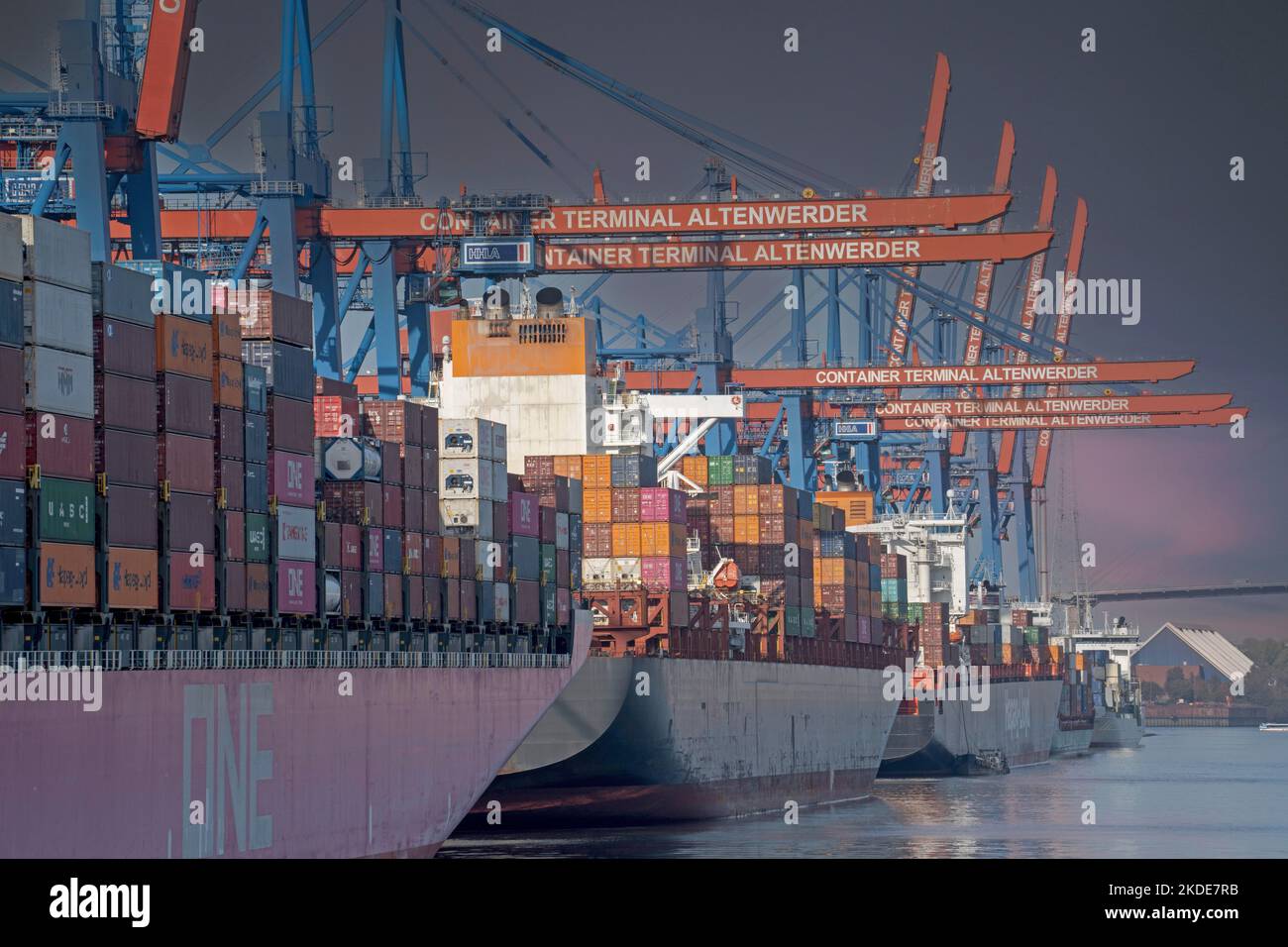 Container ships, container port, Altenwerder, CTA, container giants ...