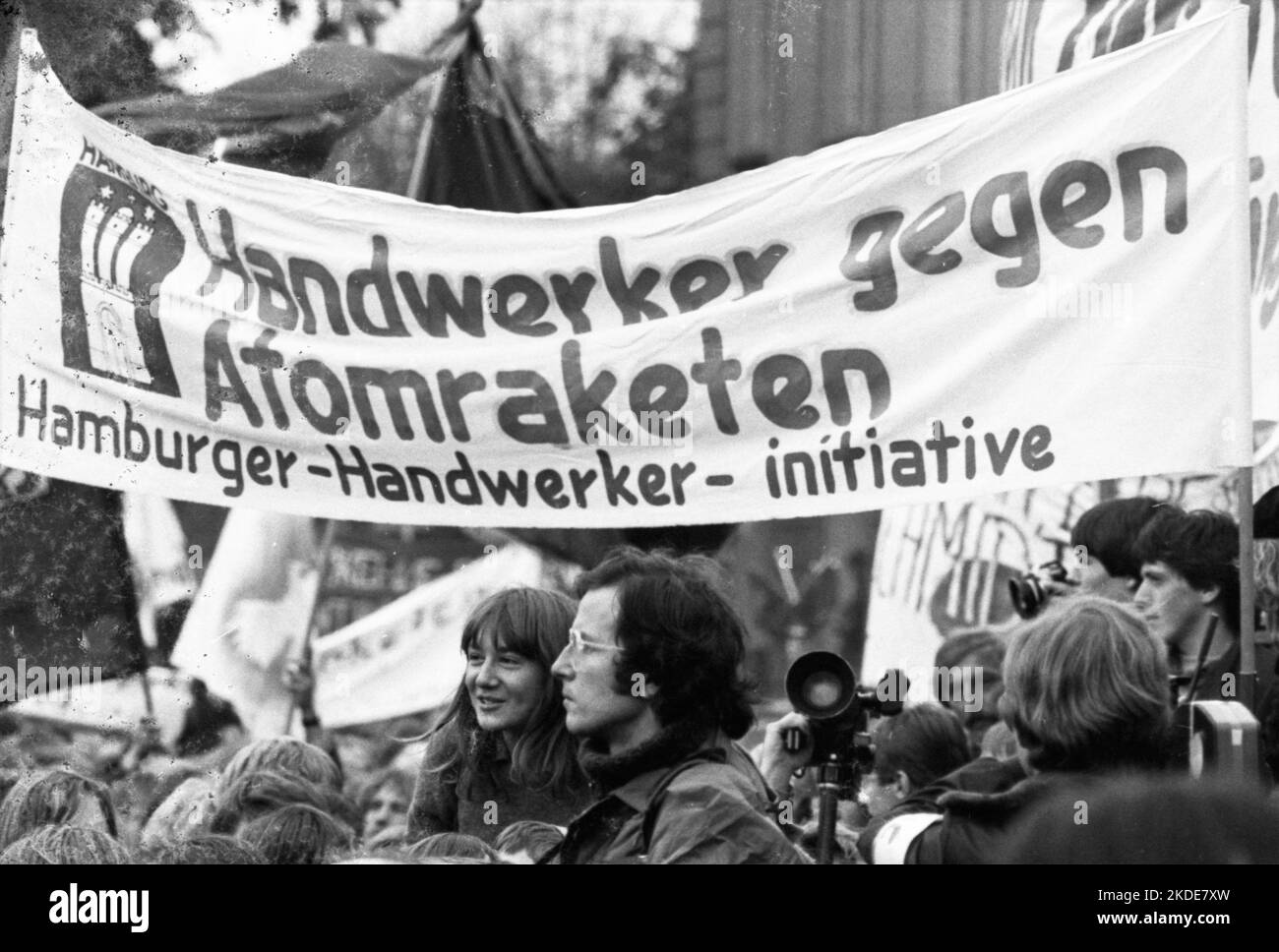 More than 300, 000 people attended the largest peace demonstration in ...