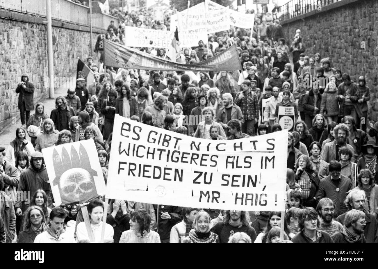 More than 300, 000 people attended the largest peace demonstration in ...