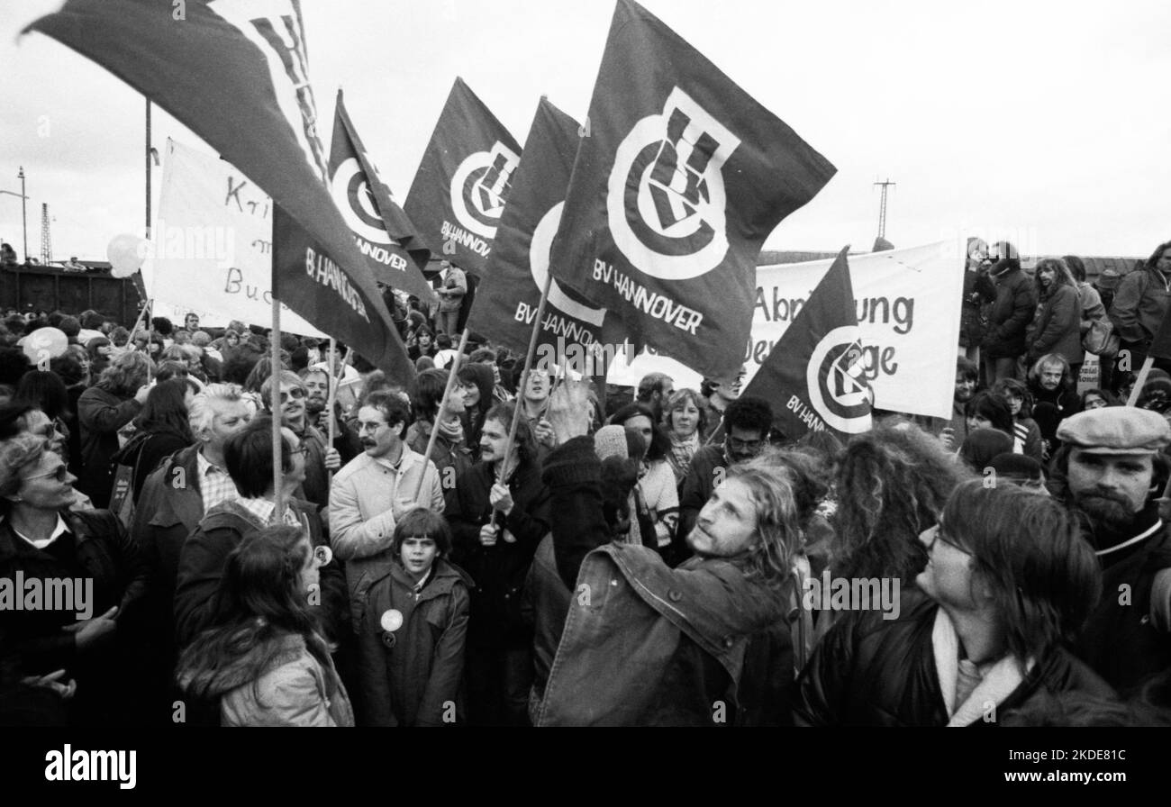 More than 300, 000 people attended the largest peace demonstration in ...