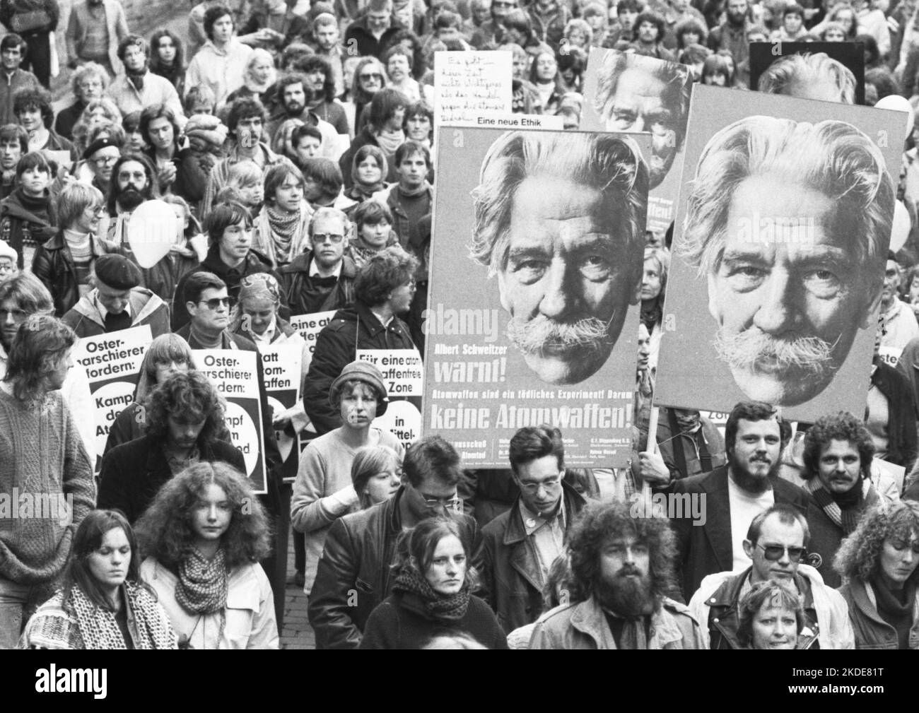 More than 300, 000 people attended the largest peace demonstration in ...