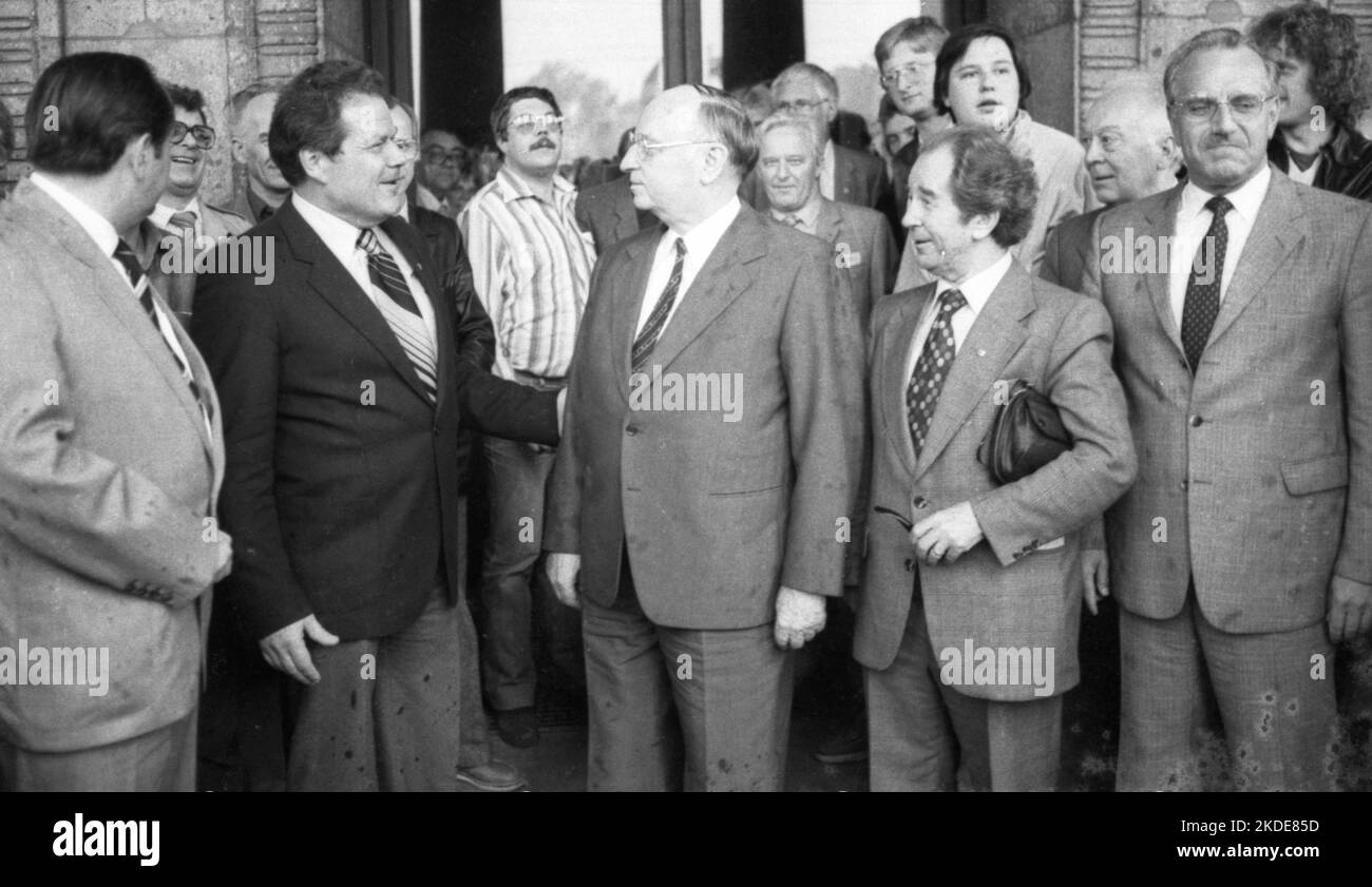 The 6th Party Congress of the German Communist Party (DKP) on 29-31 May ...