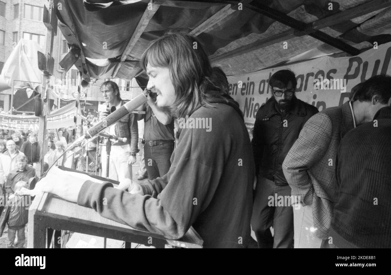 The peace movement's rally against new nuclear missiles and the Nato ...