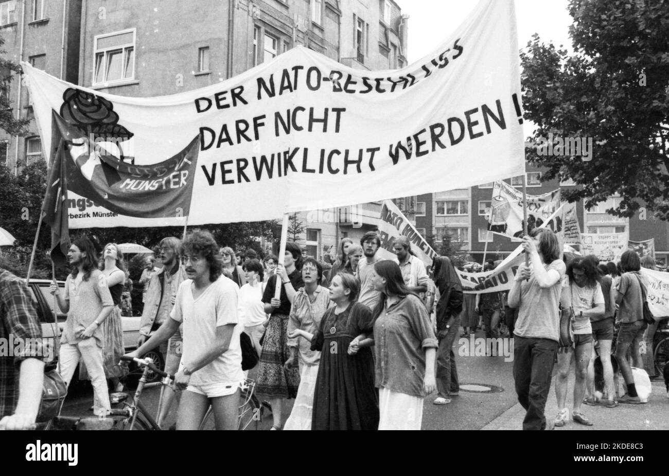 The 1981 Copenhagen to Paris Peace March reached the city of Muenster ...