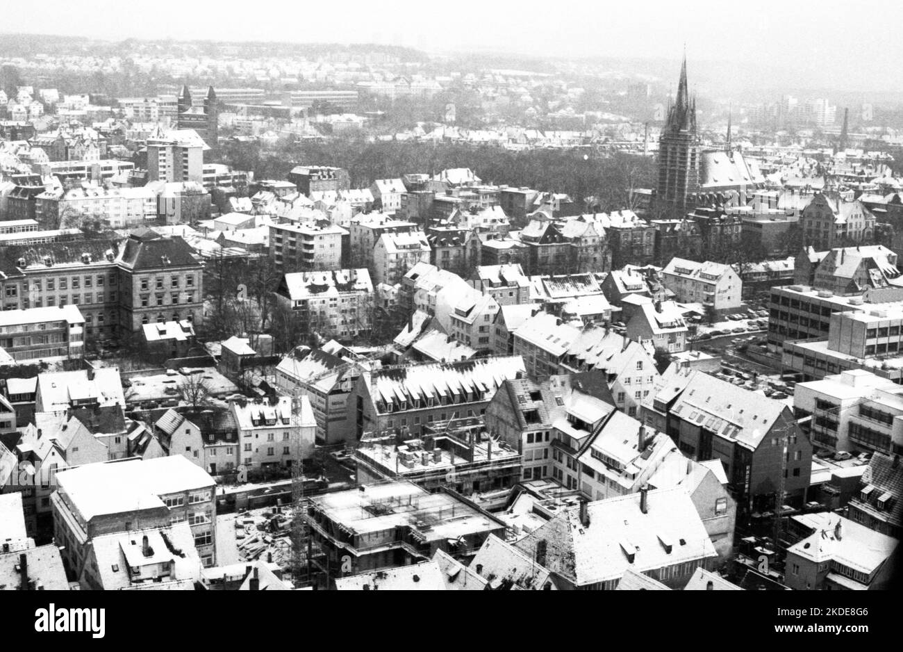 Peace movement demonstrates against missile bases despite heavy ...