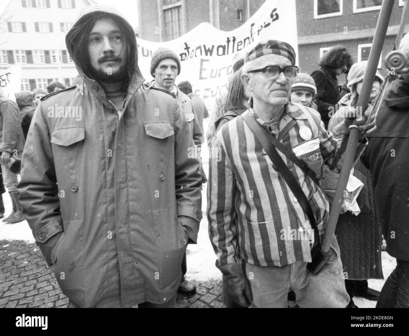 Peace movement demonstrates against missile bases in December 1981 ...