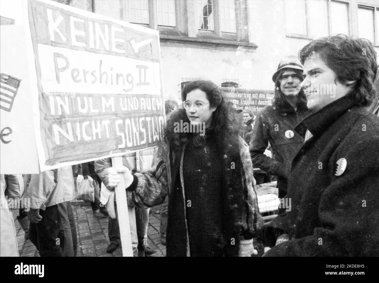 Peace movement demonstrates against missile bases despite heavy ...
