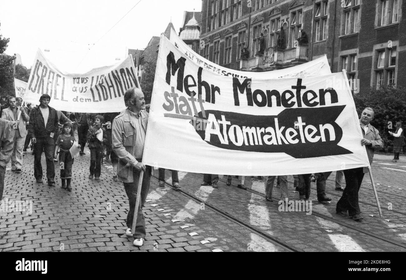 The disarmament movement 1982 Black and White Stock Photos & Images - Alamy