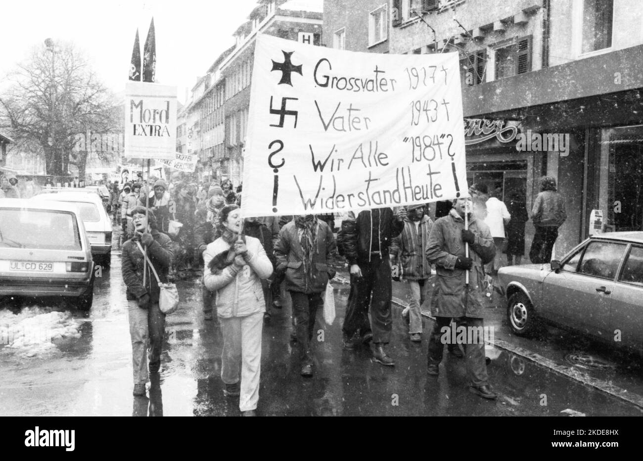 Peace movement demonstrates against missile bases despite heavy ...