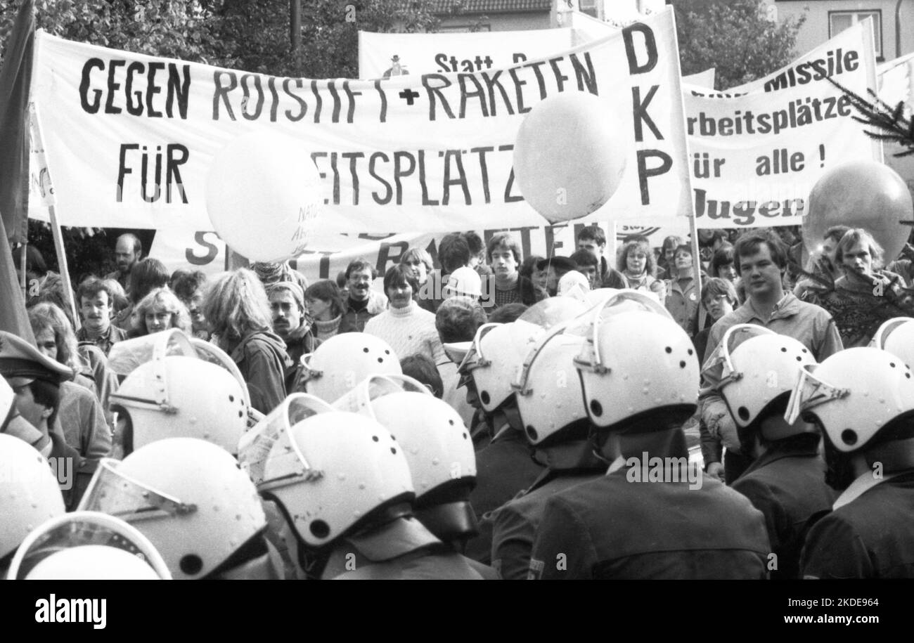 About 7000 supporters of the peace movement demonstrated against new ...