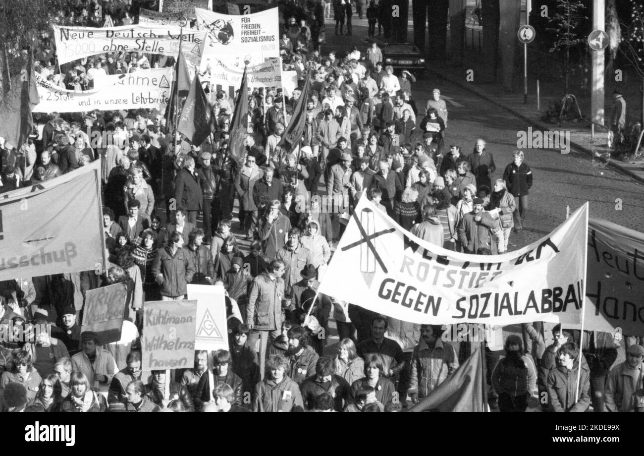 More than 100, 000 followed the DGB's call in 1982 for a large ...