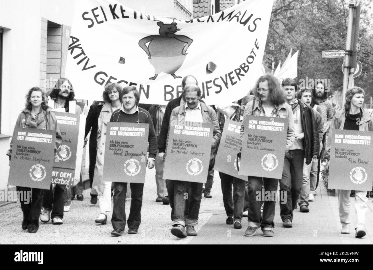 Those affected by the Radical Decree and their friends demonstrated 19 ...