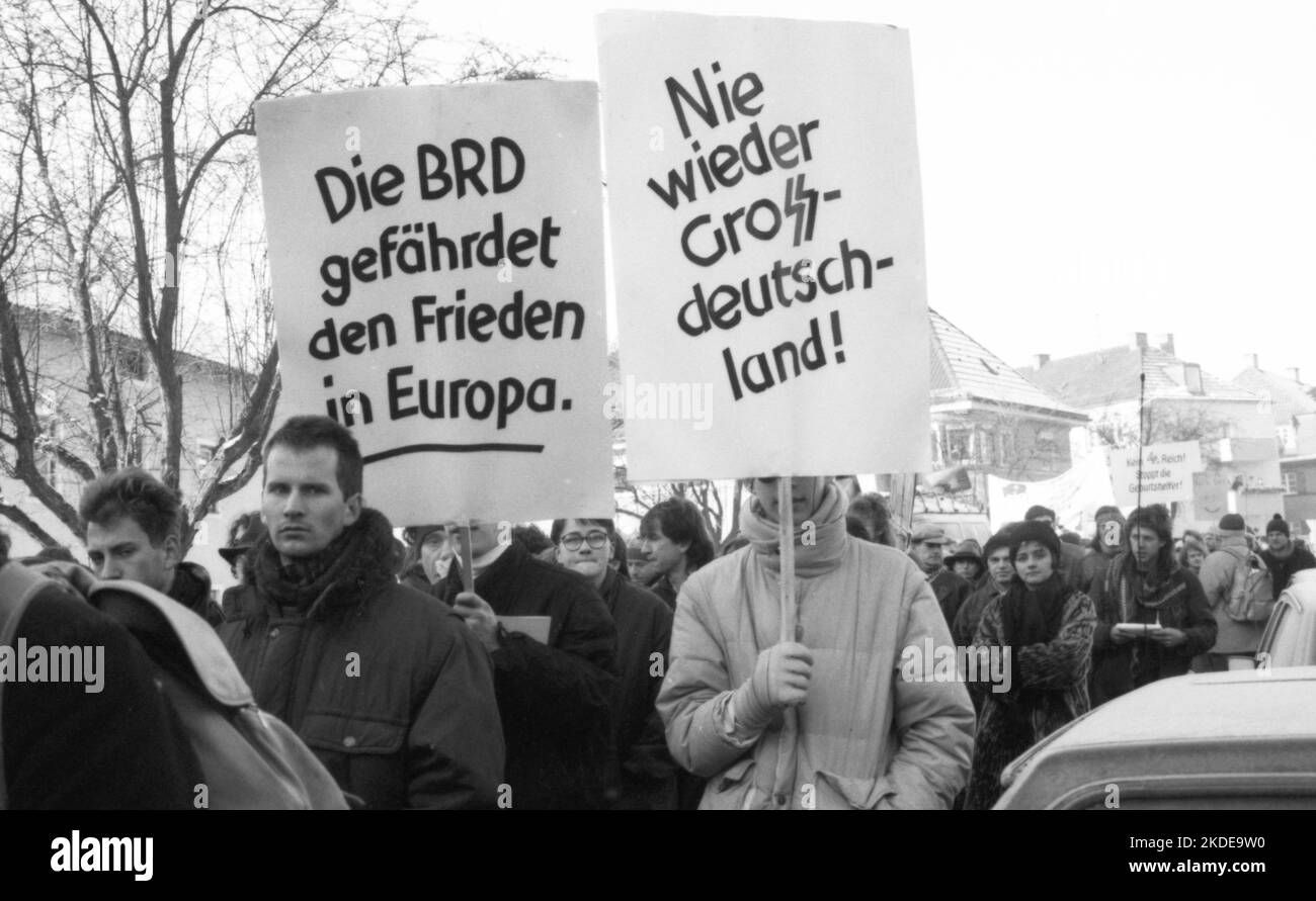 Accompanied by protests was the party conference of the extreme right ...