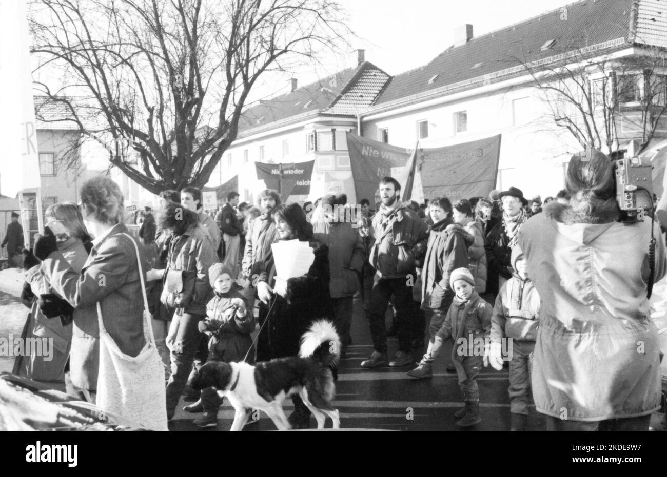 Accompanied by protests was the party conference of the extreme right ...