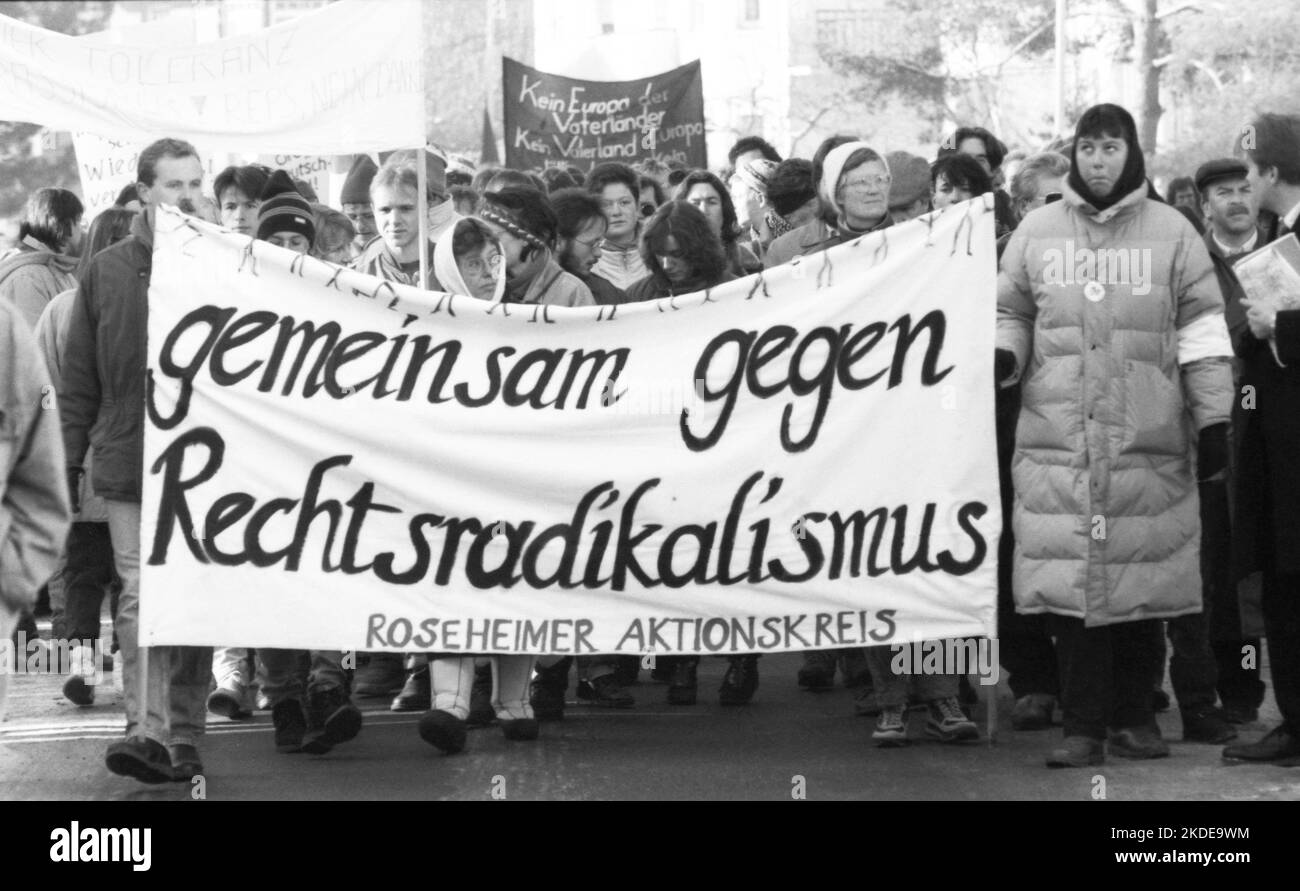 Accompanied by protests was the party conference of the extreme right ...