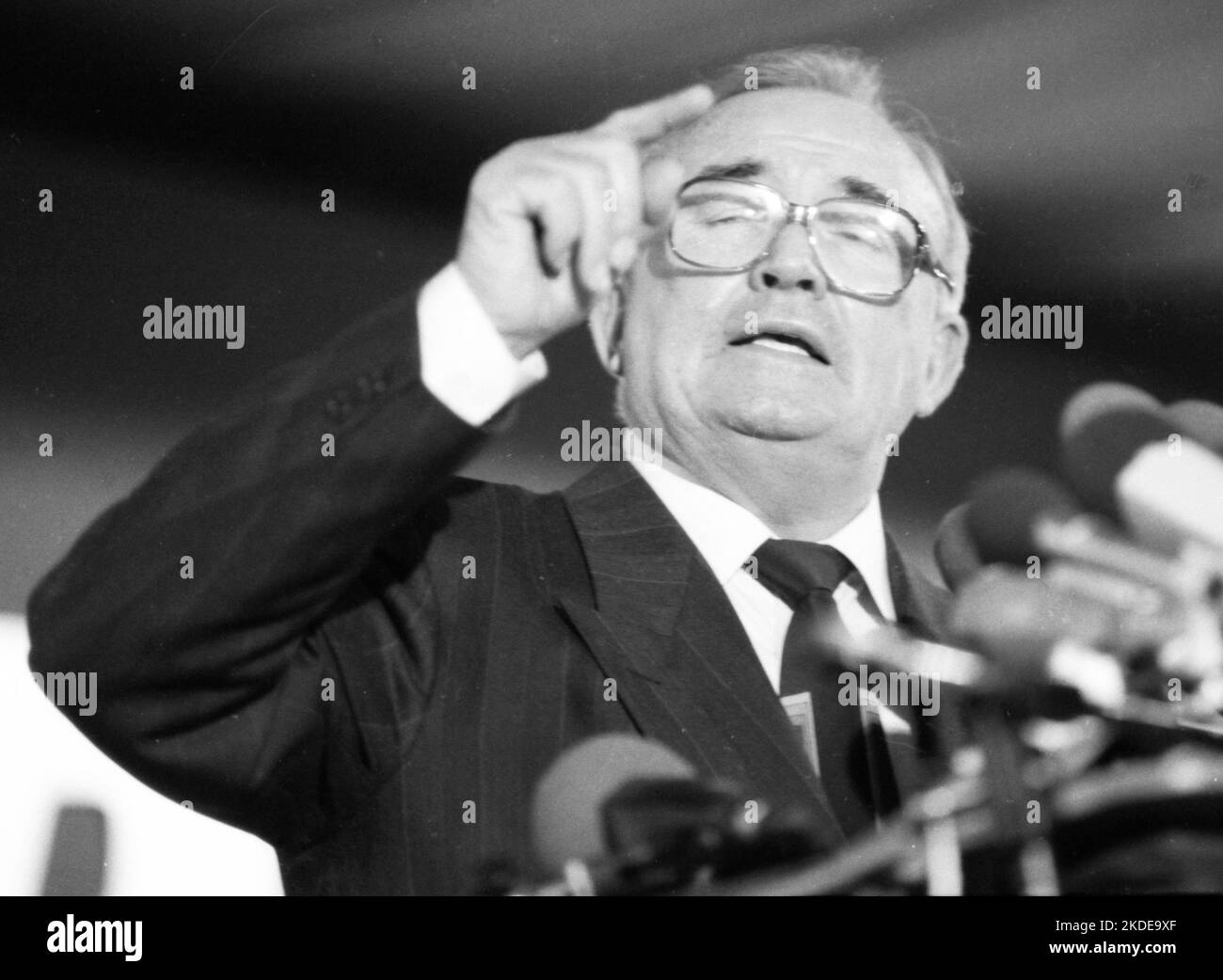 Accompanied by protests was the party conference of the extreme right ...