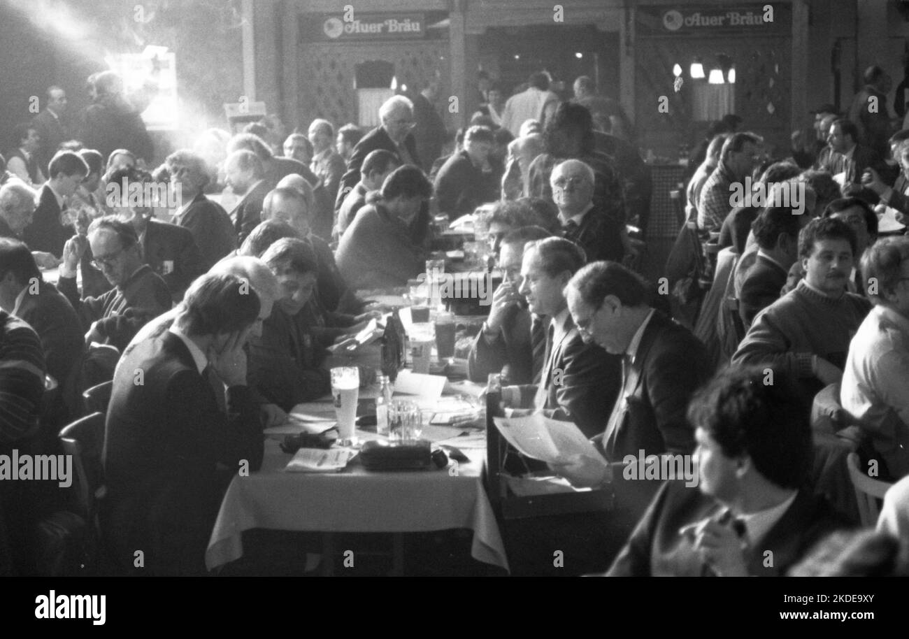 Accompanied by protests was the party conference of the extreme right ...