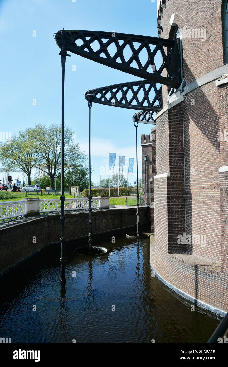 The largest steam engine in the Netherlands operated pumps that drained ...