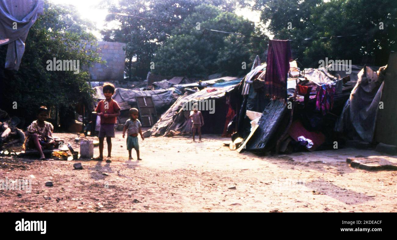 Photo impressions from 4/1999 from India..In the countryside slums, IND ...