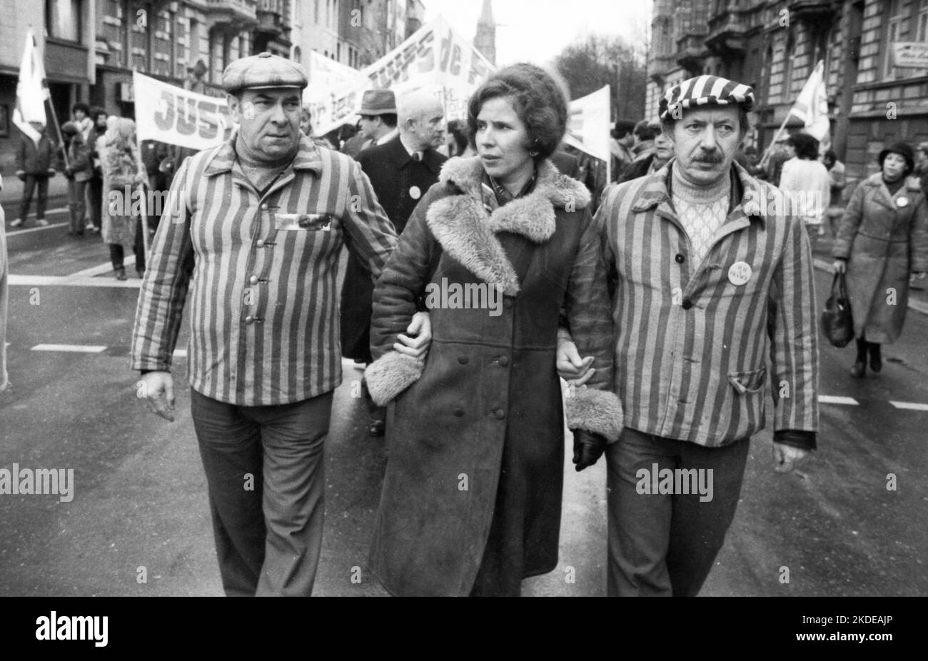 Organisations of French Jews and German Nazi victims demonstrated for a ...