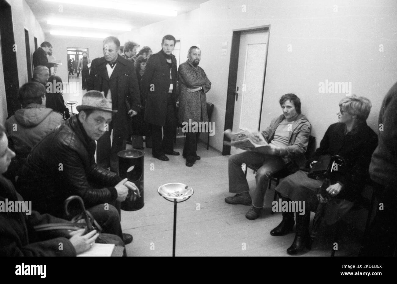 Large crowd of unemployed people at the labour office on 23.01.1980 in ...