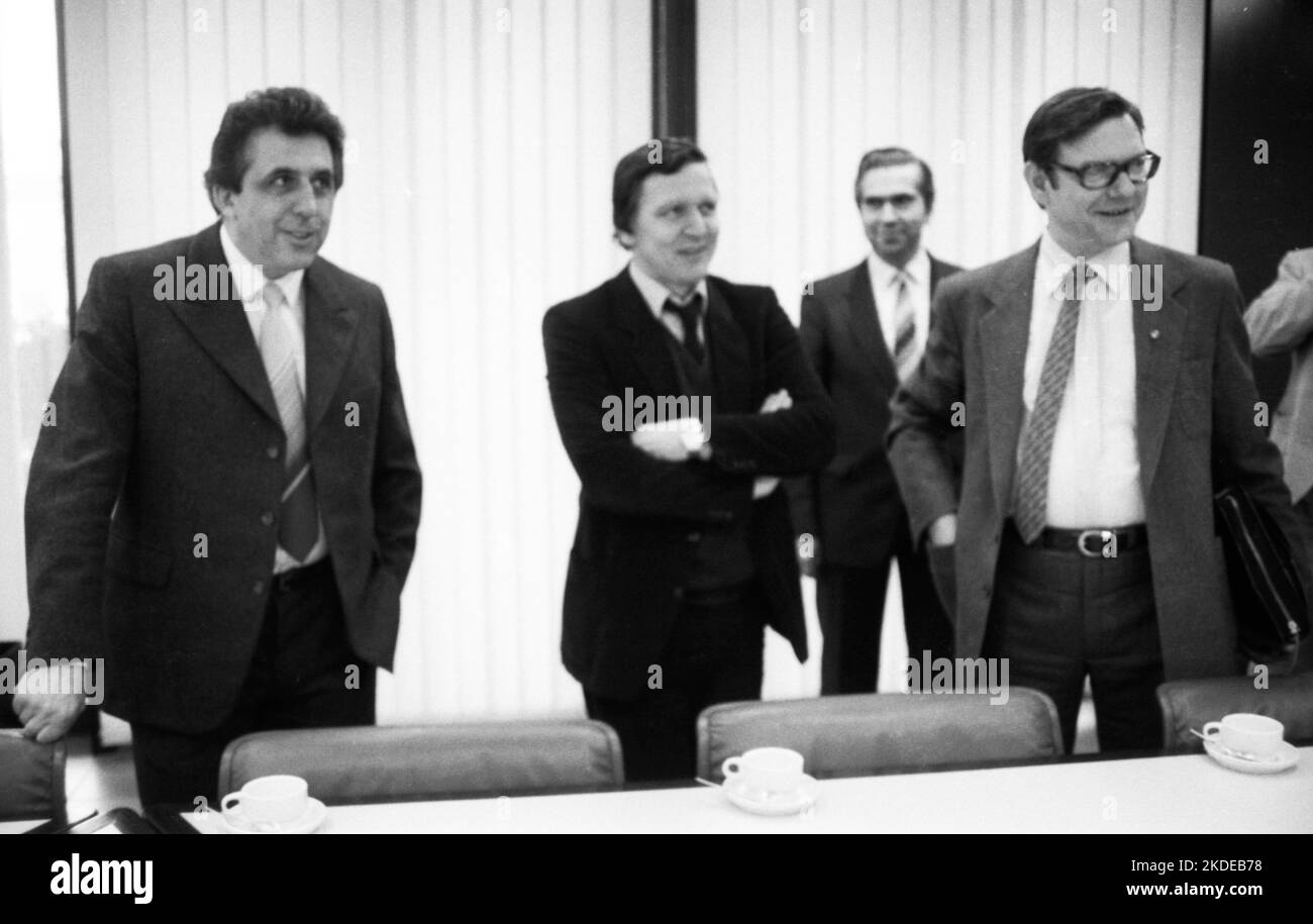 The visit of the Chairman of the FDJ of the GDR, Egon Krenz, to Bonn on ...