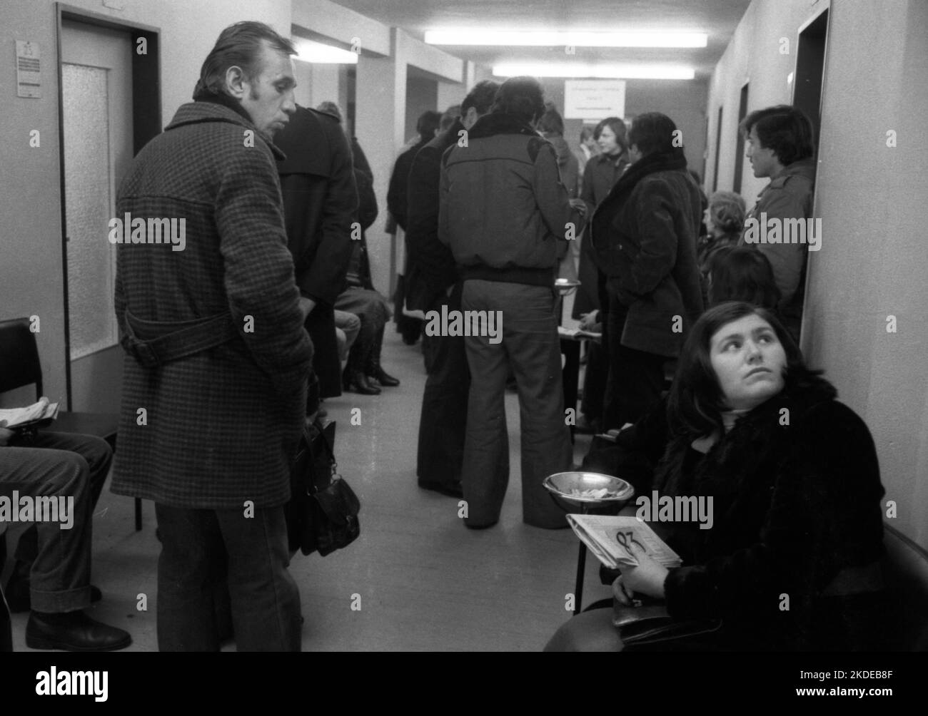 Large crowd of unemployed people at the labour office on 23.01.1980 in ...