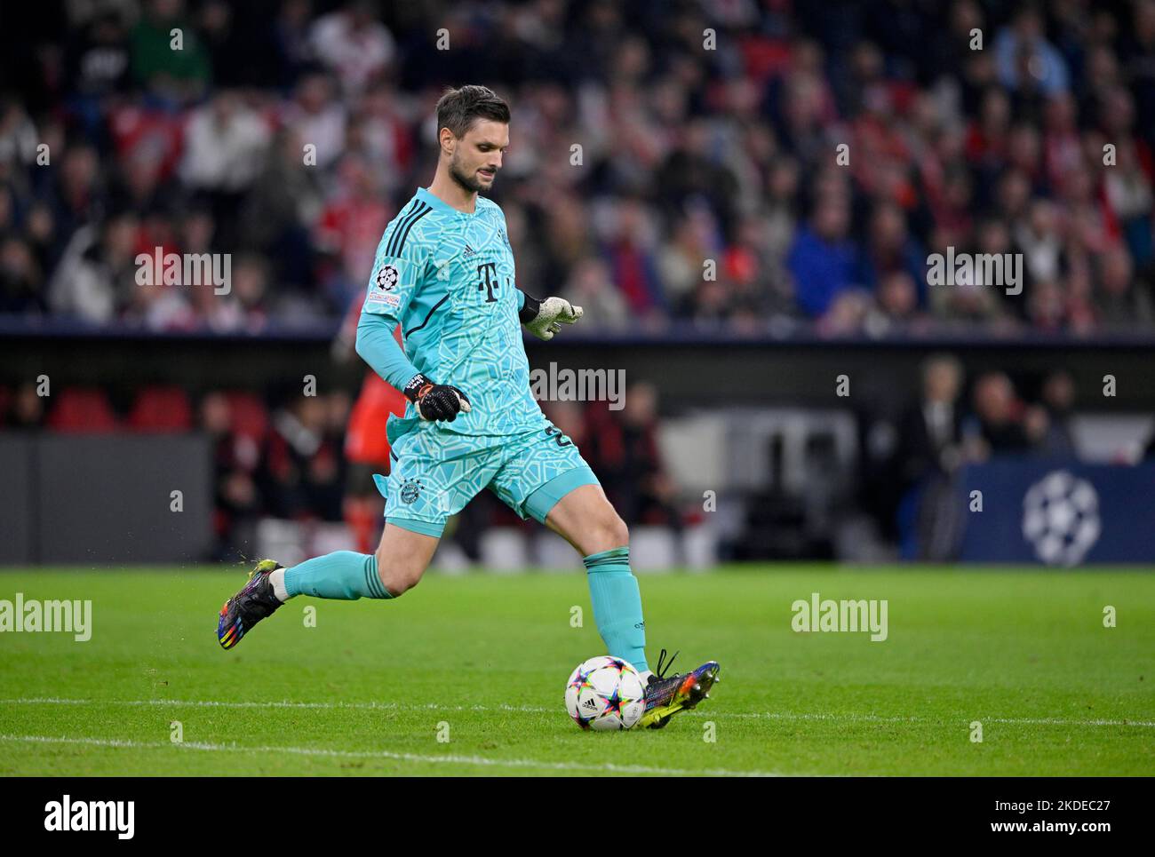 Goalkeeper Sven Ulreich FC Bayern Munich FCB (26) on the ball Allianz ...